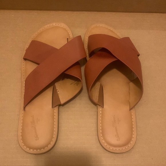 Universal Thread | Shoes | Universal Thread Size 6 Sandals | Poshmark